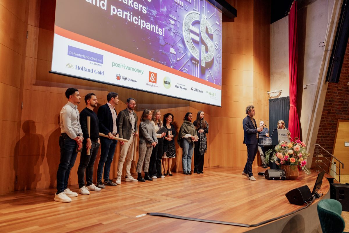 From Cash to Code: De toekomst van digitaal geld en de impact op het financiële systeem | De ...